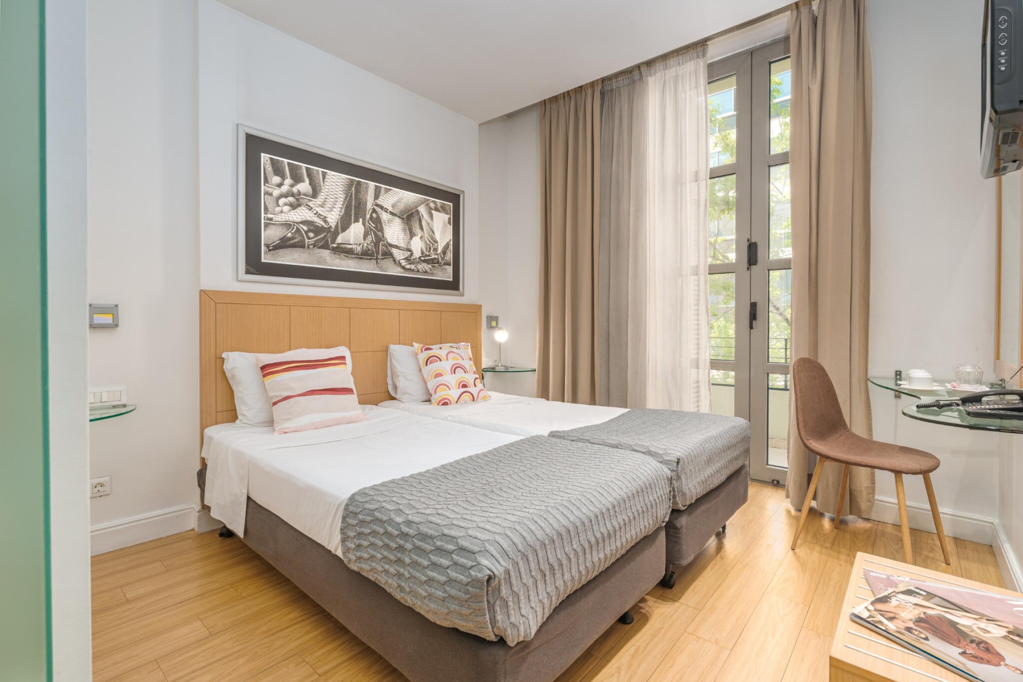 Home - Chic Hotel